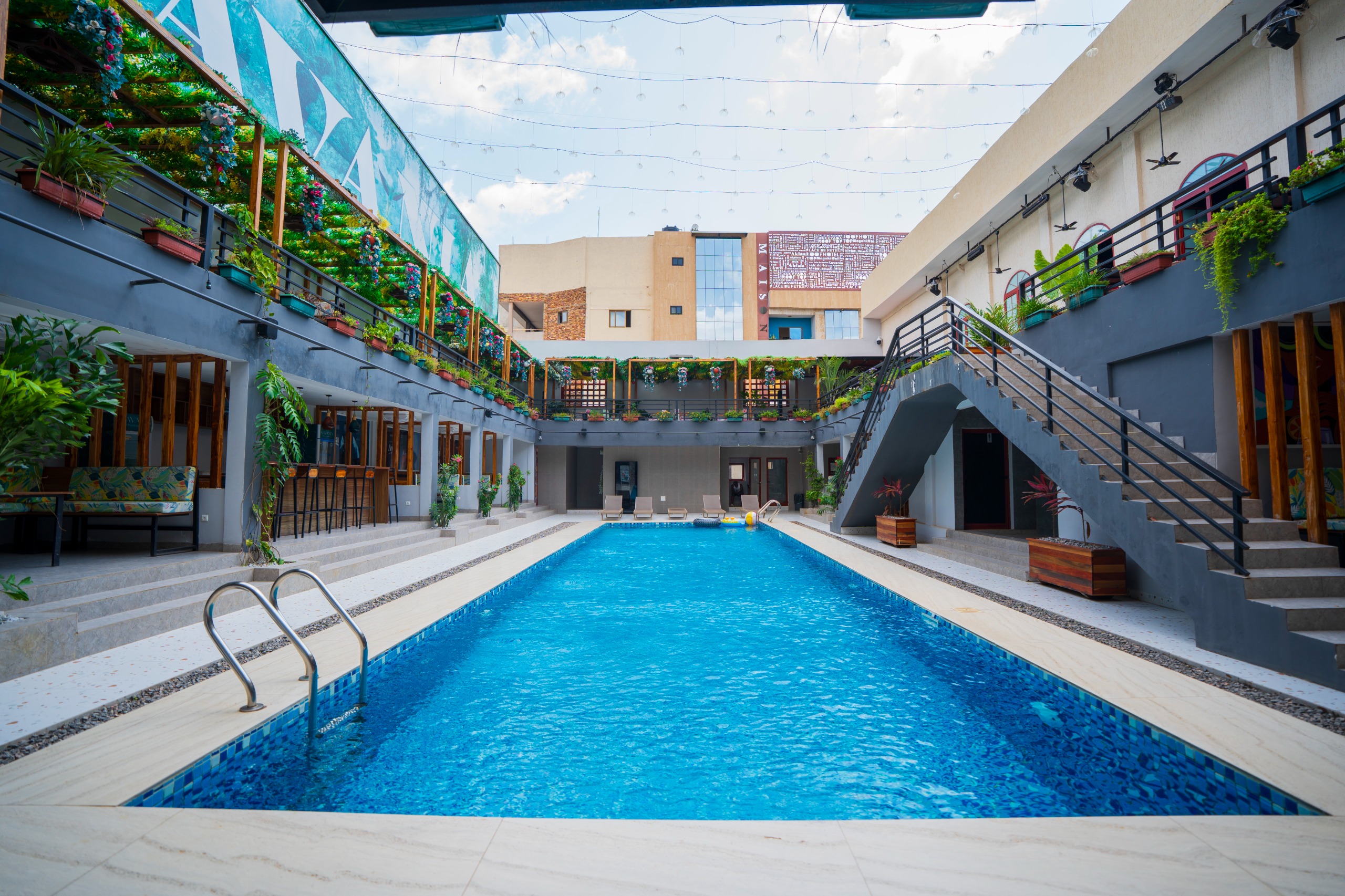 SAVANIA - Complexe de Loisirs Moderne à Lomé